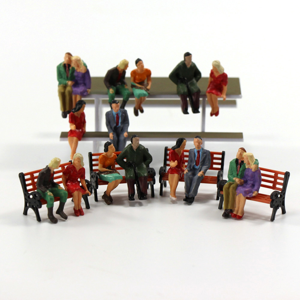 P4805 32 All Seated Figures O scale 1:48 Painted People Model Railway ...